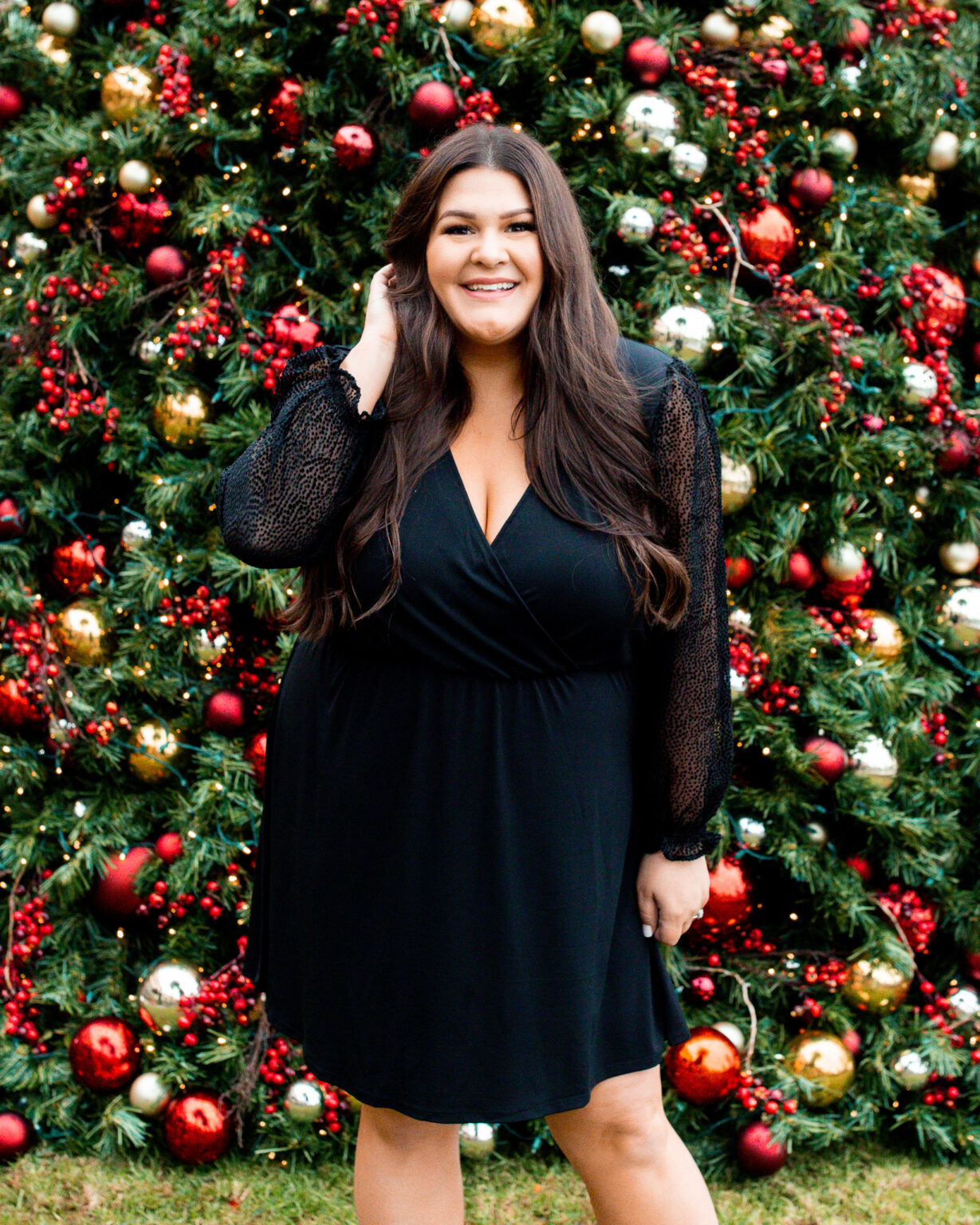 Plus Size Holiday Looks - Curves To Contour